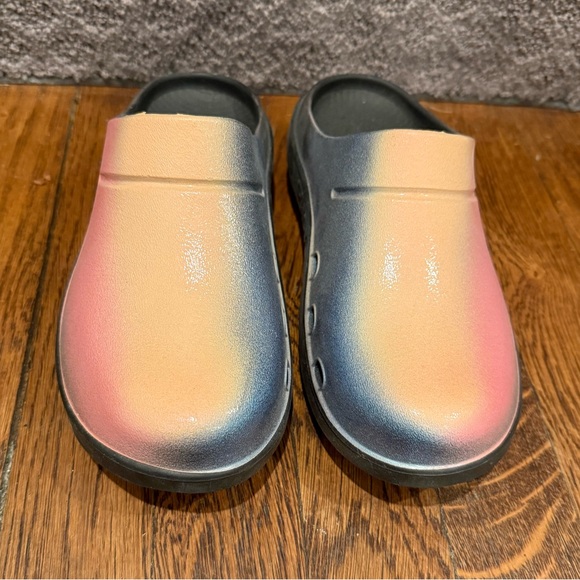 OOFOS | Shoes | Oofos Oocloog Luxe Horizon Rainbow Multicolor Slip On ...